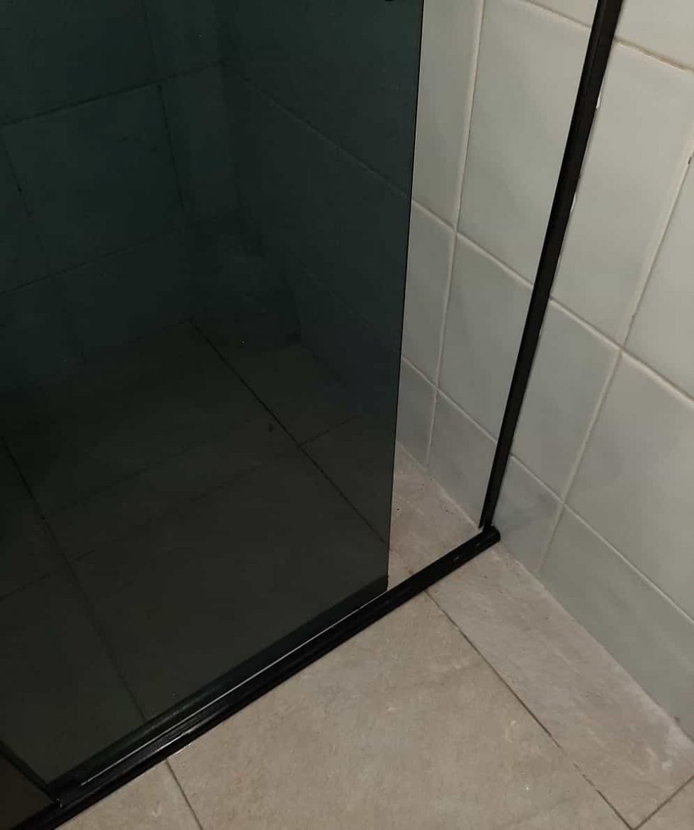 BOX DE VIDRO FUMÊ TEMPERADO (11) 3714-6360